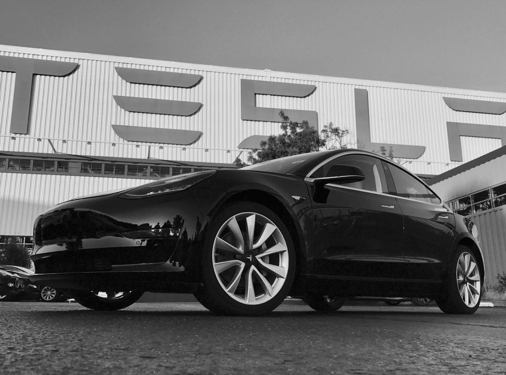 Ya está aquí: así es el primer Tesla Model 3