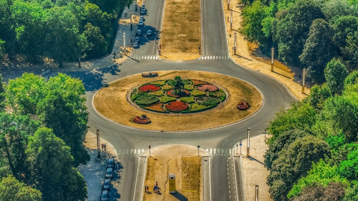 ¿Las rotondas deben hacerse por el interior o el exterior? Esto es lo ...