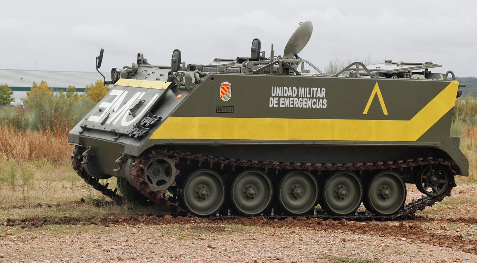 Los vehículos que la UME utiliza en su lucha contra el Covid-19 ...