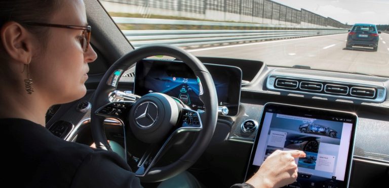 Las tecnologías casi de película del Mercedes Clase S | Tecnología ...