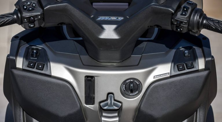 Nuevo Piaggio MP3: una completa regla de tres