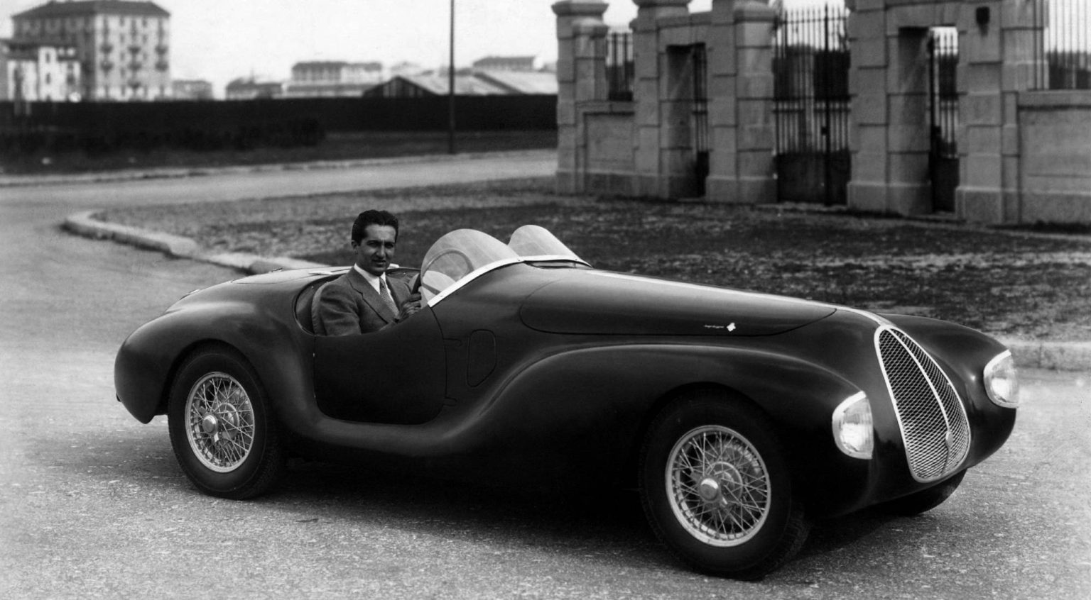 ¿Por qué Enzo Ferrari era conocido como 'il Commendatore'?