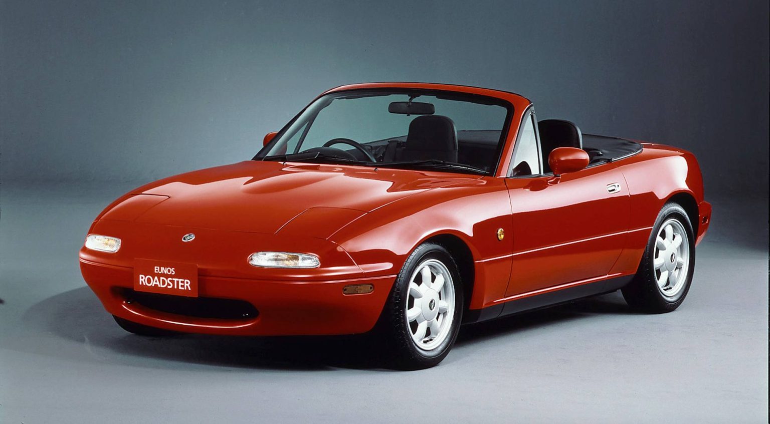 Cómo se originó Mazda y qué representa su logotipo