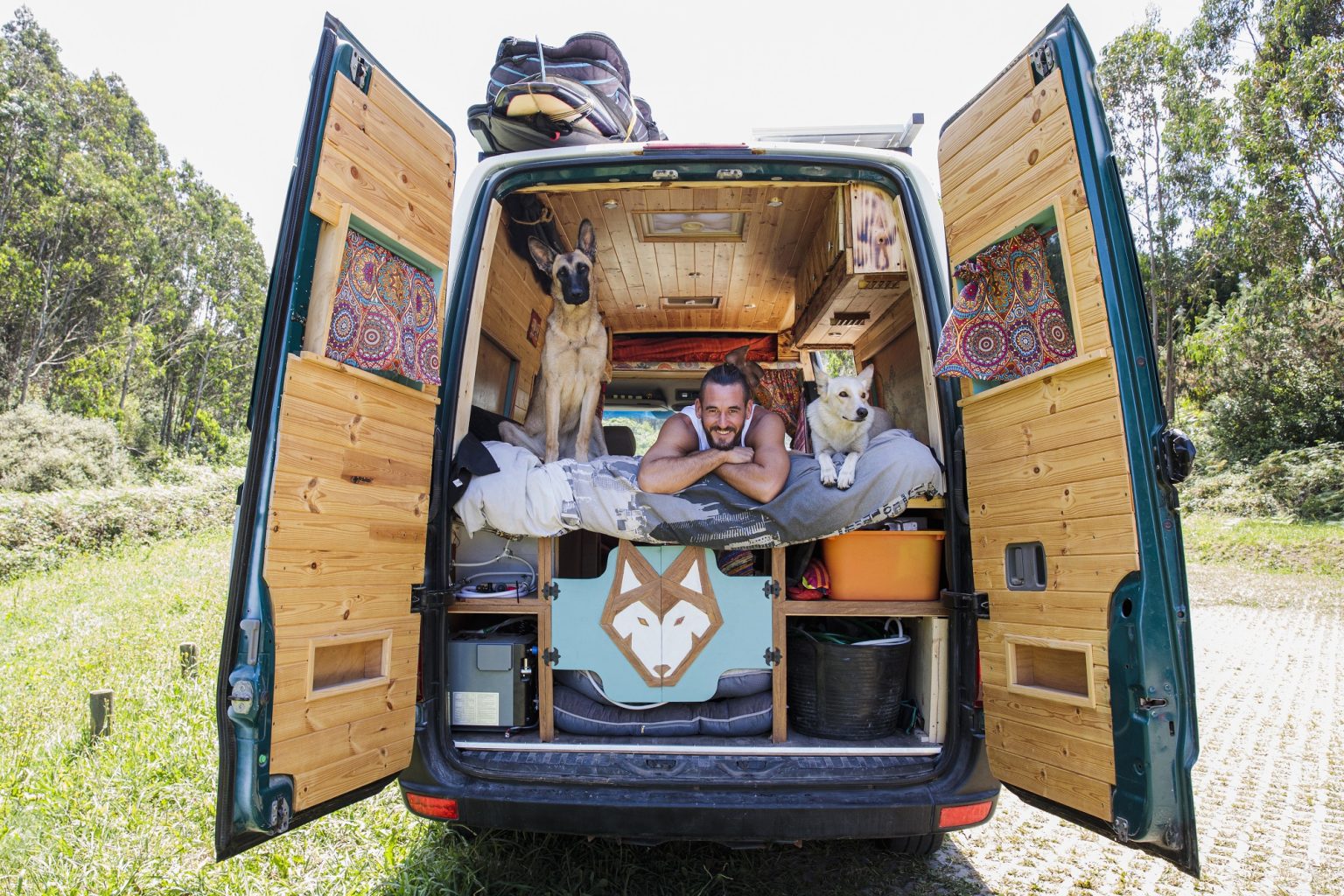 ¿Cómo camperizar una furgoneta y cuánto cuesta?