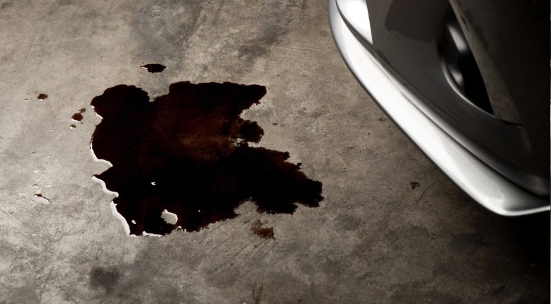 Detectar fugas de aceite en el coche: motivos y averías