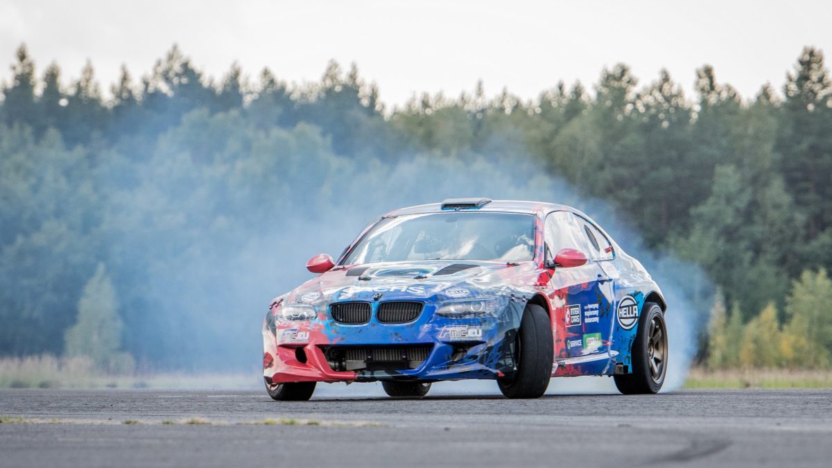 El derrape más rápido de la historia para un conductor sin brazos: 231 km/h