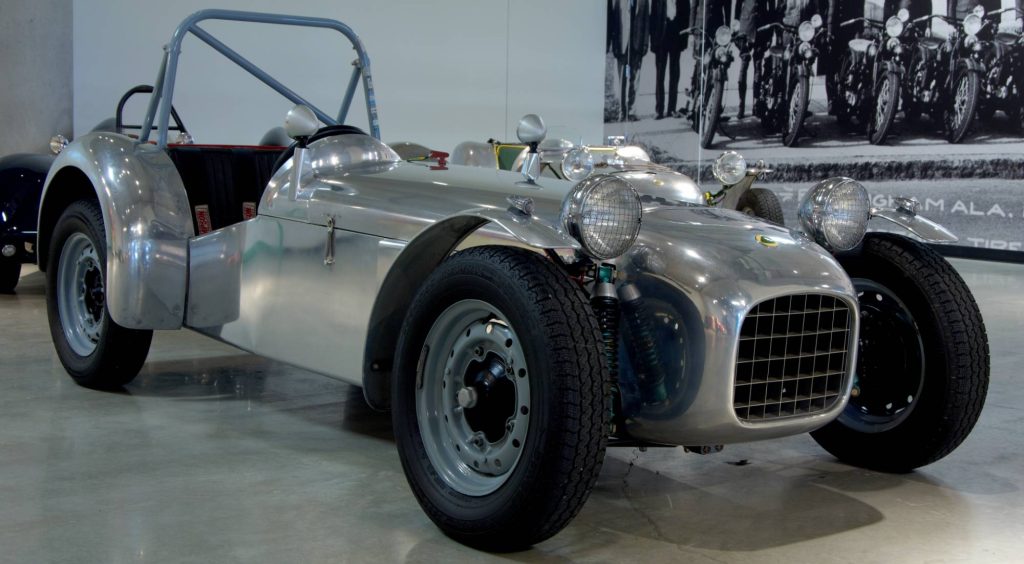 ¿Dónde se fabrican los Lotus y por qué la marca se llama así?