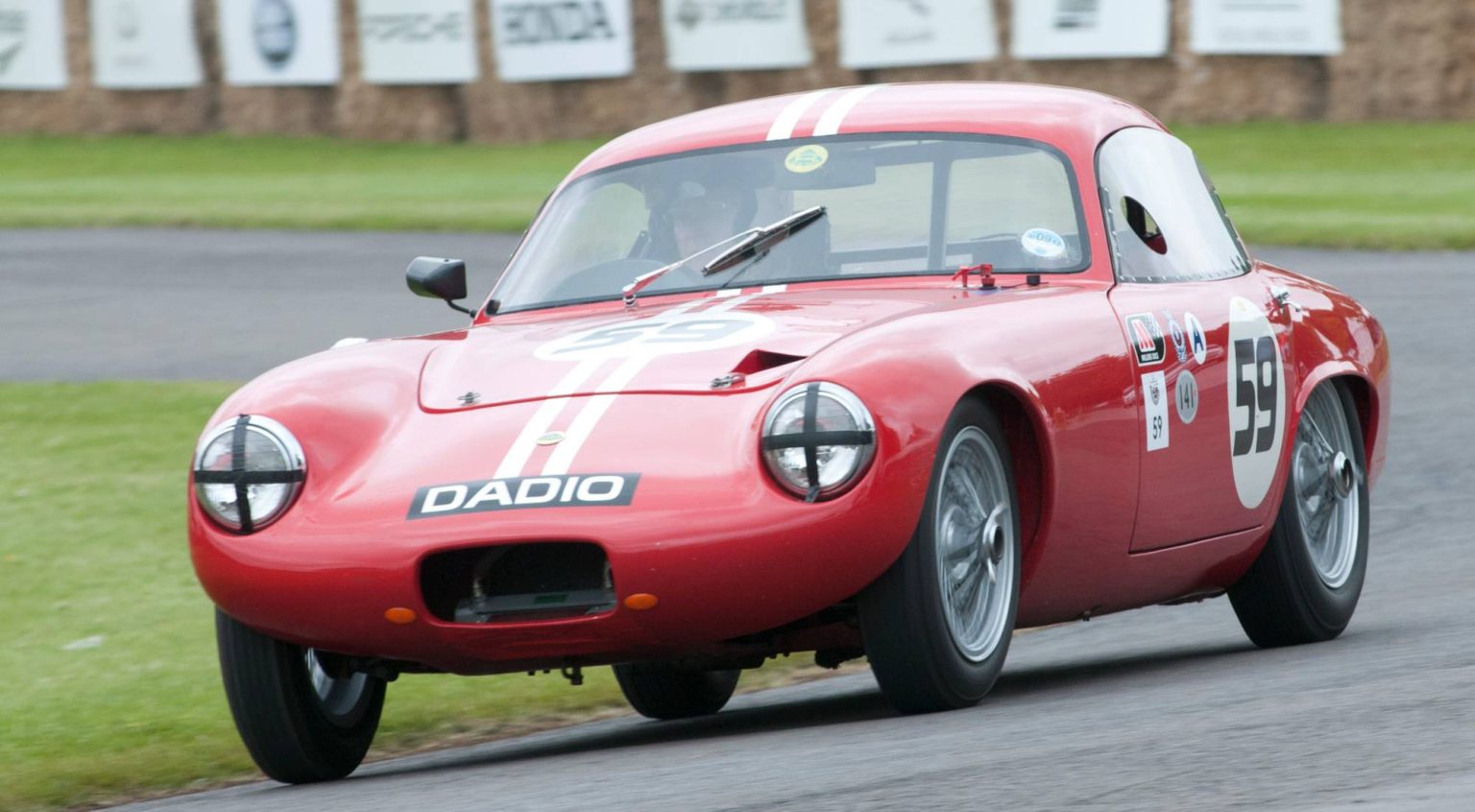 ¿Dónde se fabrican los Lotus y por qué la marca se llama así?