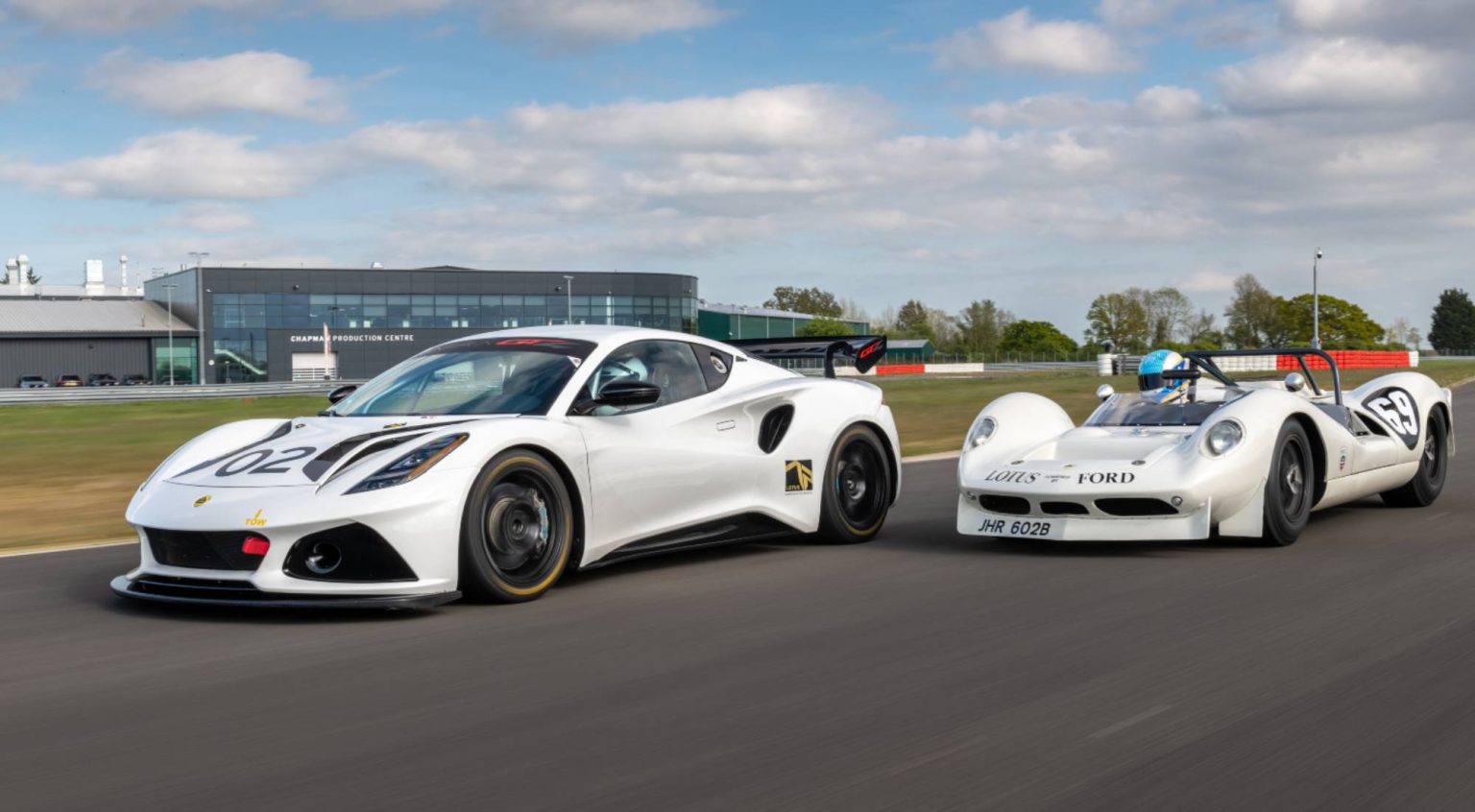 ¿Dónde se fabrican los Lotus y por qué la marca se llama así?