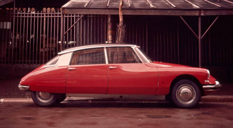 El misterioso origen de DS y por qué su símbolo se inspira en el tiburón