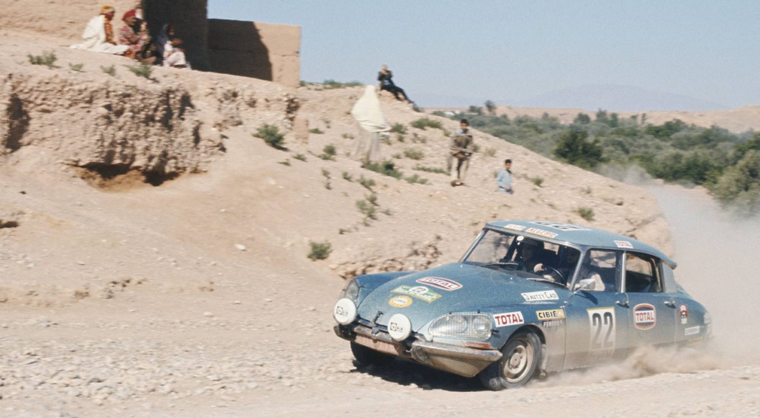 El misterioso origen de DS y por qué su símbolo se inspira en el tiburón