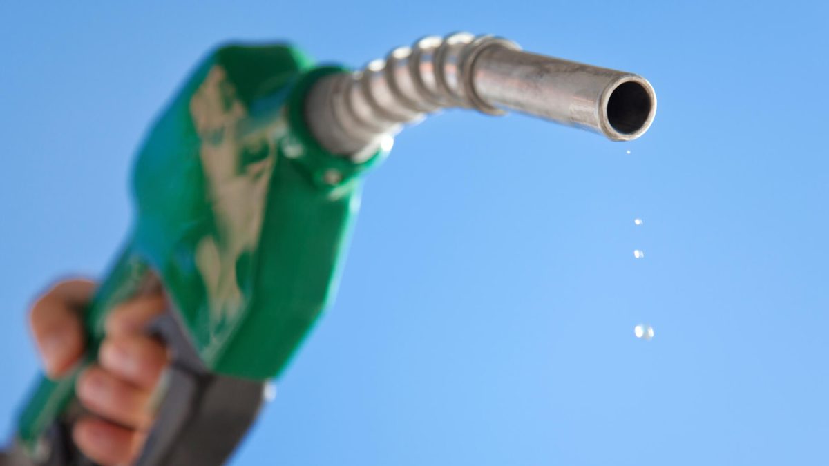 ¿Qué es la gasolina azul? Curiosidades sobre los colores de los combustible