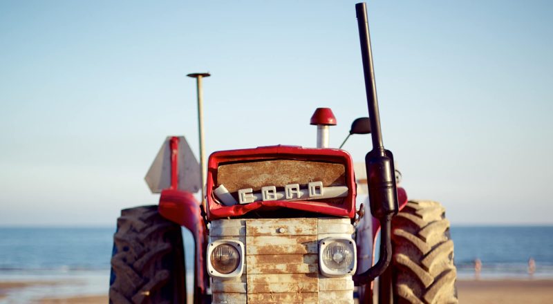 La historia de Ebro, la marca que fabricó el primer tractor español