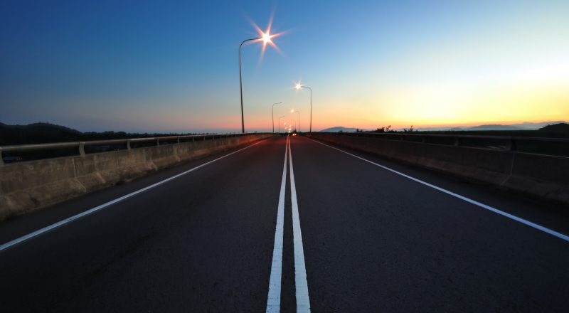 ¿En una vía con línea continua se puede girar a la izquierda si hay una ...