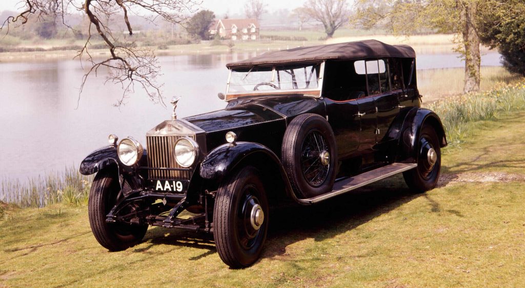 Eléctricos, híbridos y clásicos: los coches de la boda de Tamara Falcó