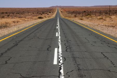 ¿Por qué hay algunas líneas discontinuas en la carretera que son más ...