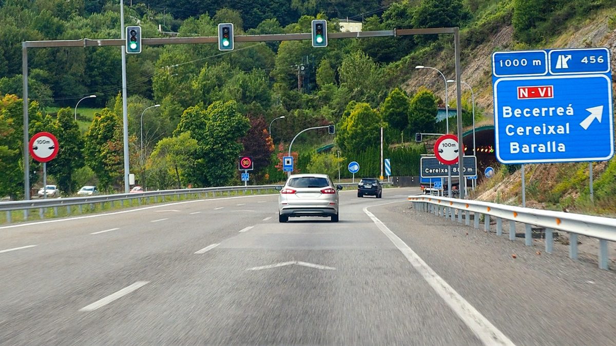¿Qué hacer cuando un coche se pega por detrás? TikTok enseña a los ...