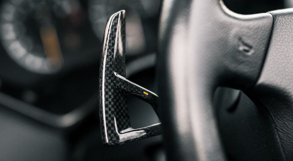 ¿Qué son las levas del volante y cómo se conduce con ellas?