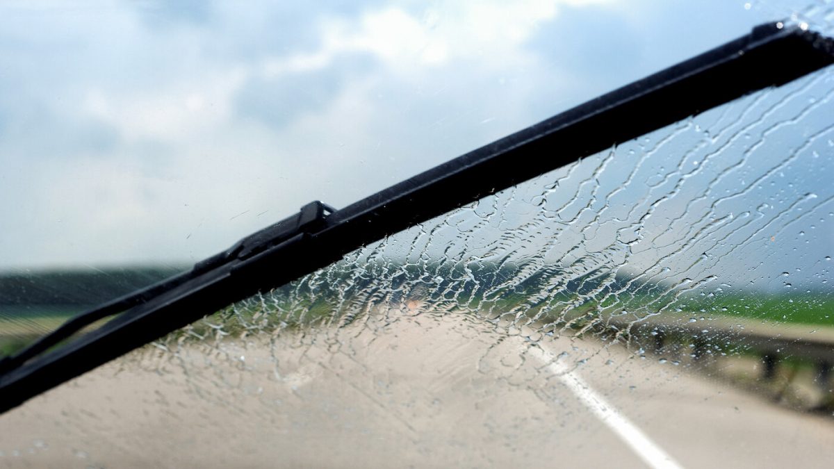 Multa por conducir con el parabrisas sucio: ¿cuánto se paga y cómo ...