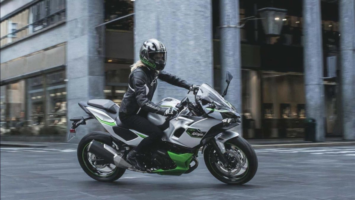 Kawasaki presenta la primera moto híbrida