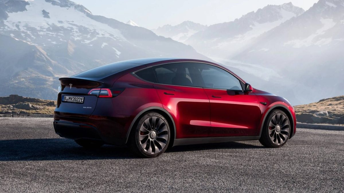 ¿Por qué hay un Tesla Model Y que circula en Estados Unidos con el capó ...