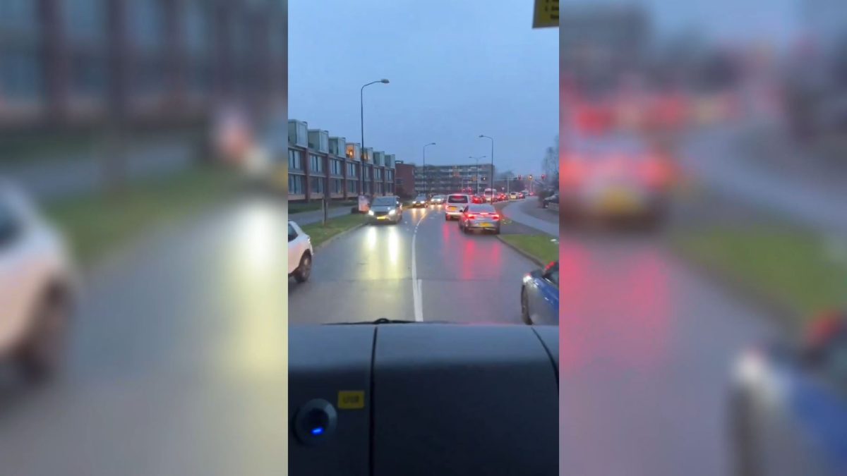 ¿Cómo se debe dejar paso a una ambulancia?: un conductor graba el ... ¿Cómo se debe dejar paso a una ambulancia?: un conductor graba el ...