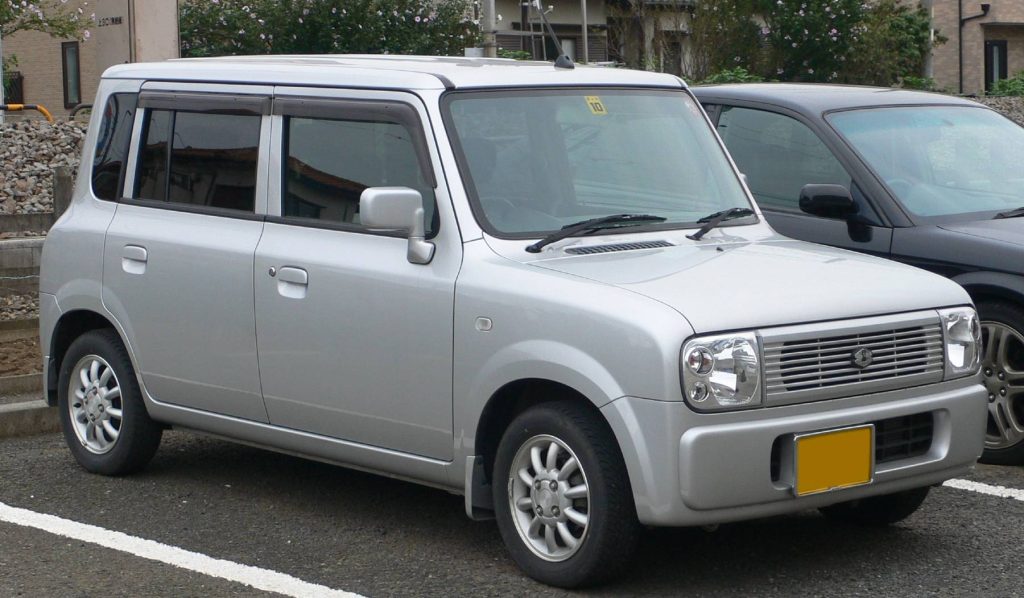 El Renault 4 causa furor en Japón: así transforman sus coches los ...