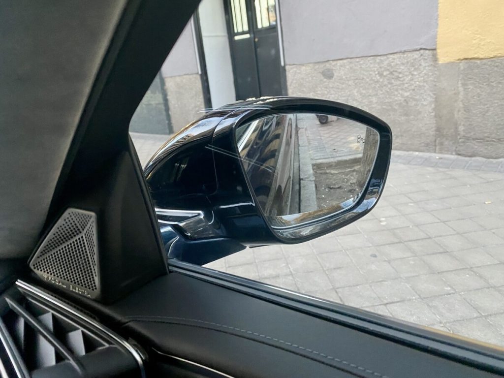 El truco infalible para no rayar las llantas del coche al aparcar