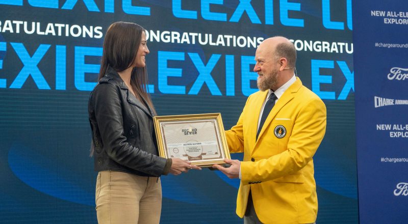 La 'influencer' que ha dado la vuelta al mundo en un SUV eléctrico que ...