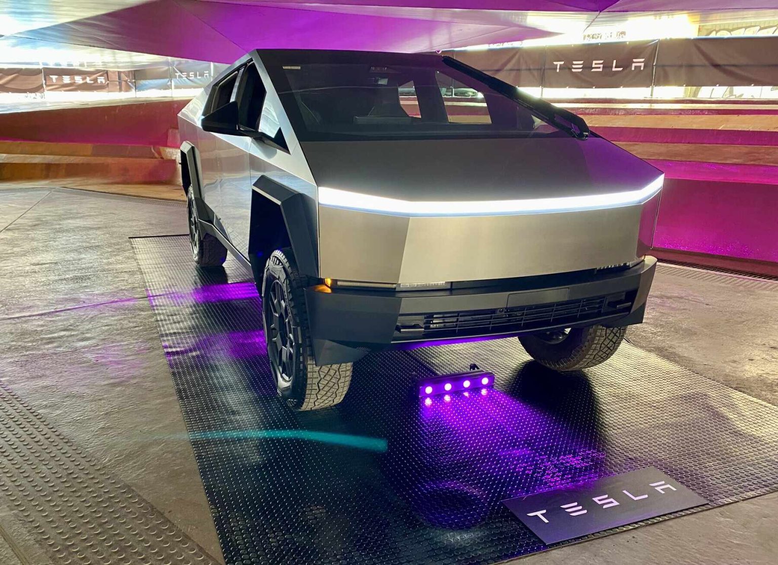 El Tesla Cybertruck ha llegado a España, pero no se podrá comprar: esta ...
