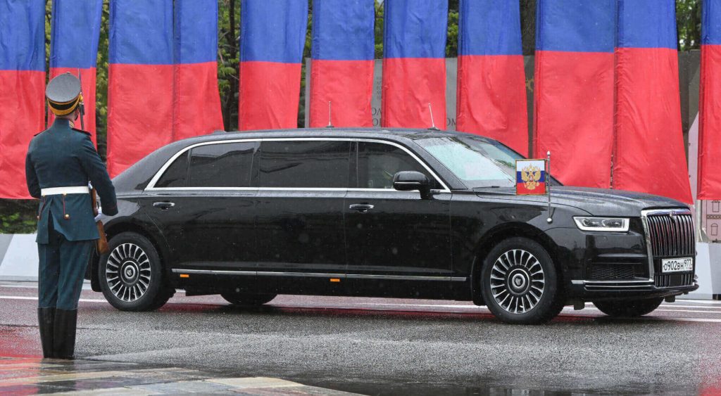 Los últimos retoques de la espectacular limusina oficial de Putin