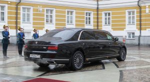 Reunión Trump-Putin: el choque frontal entre 'La Bestia' y el Aurus Senat