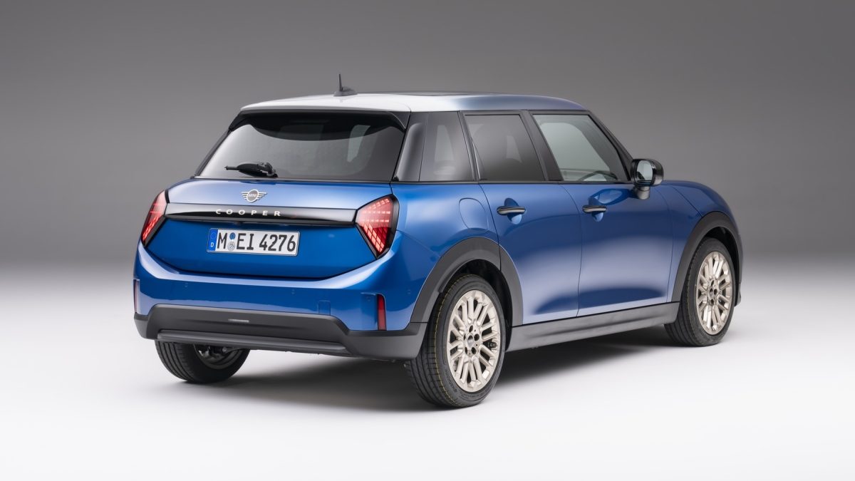 Mini Cooper 5 puertas 2025, ahora más versátil y funcional