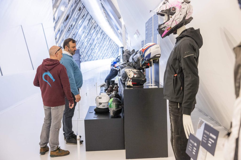 Motos, seguridad e innovación en MotoTech, un recorrido por la ...