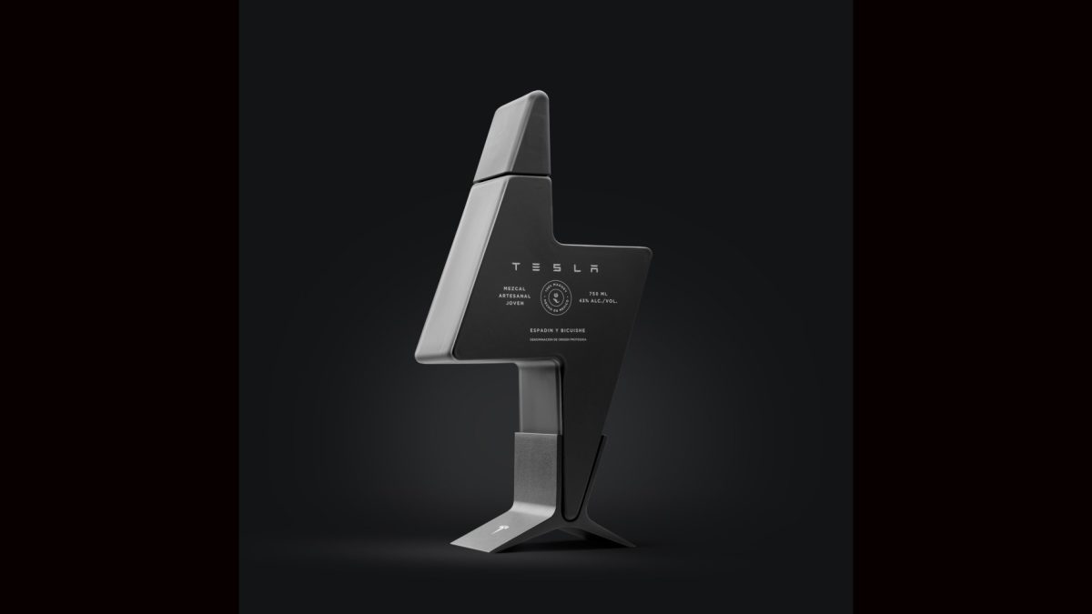 Lo nuevo de Tesla es una botella de mezcal