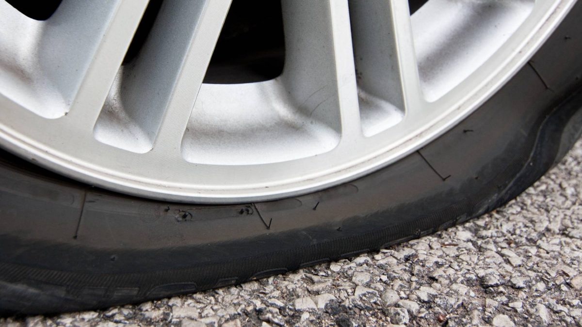 Pinchazos lentos: el pequeño problema que puede culminar en un accidente