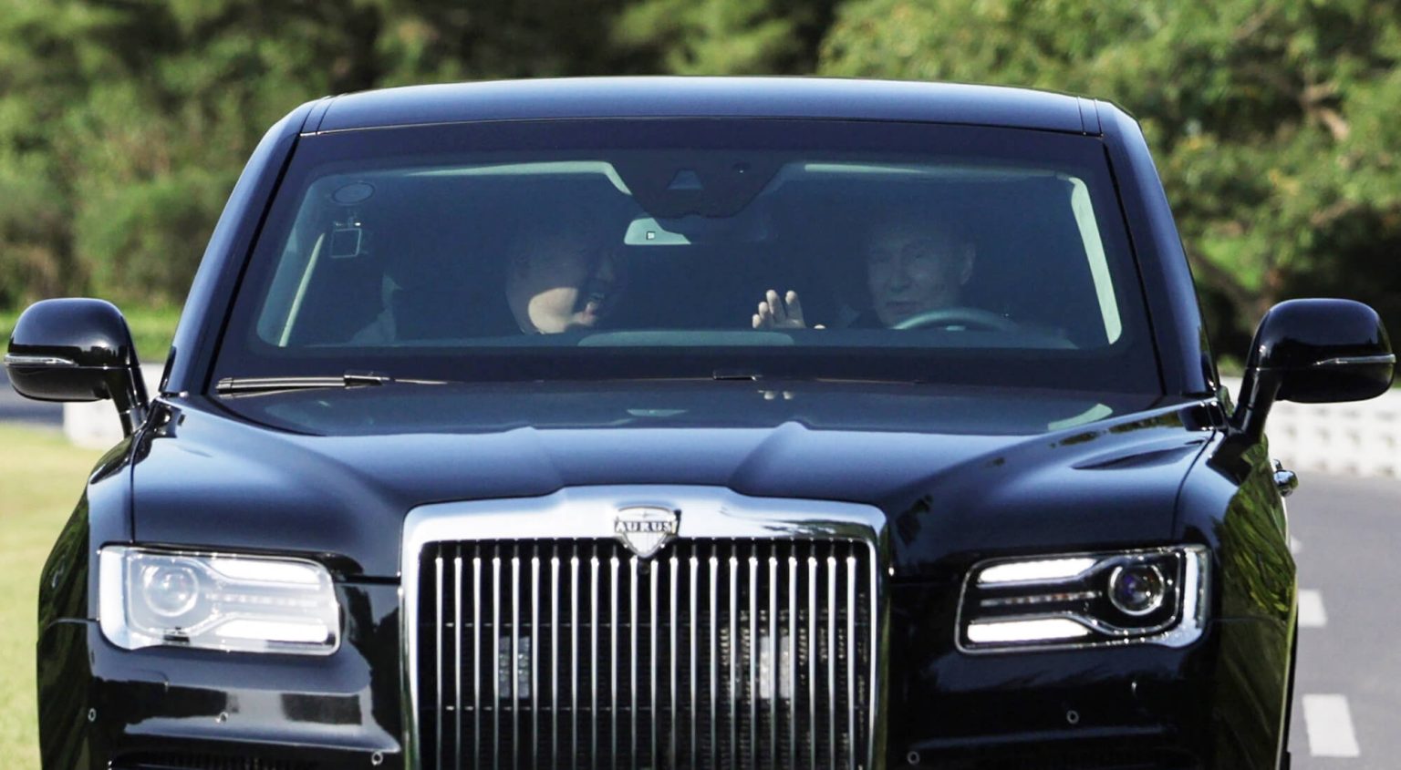 El contradictorio origen de las piezas de la limusina en la que se divertían Putin y Kim Jong-un