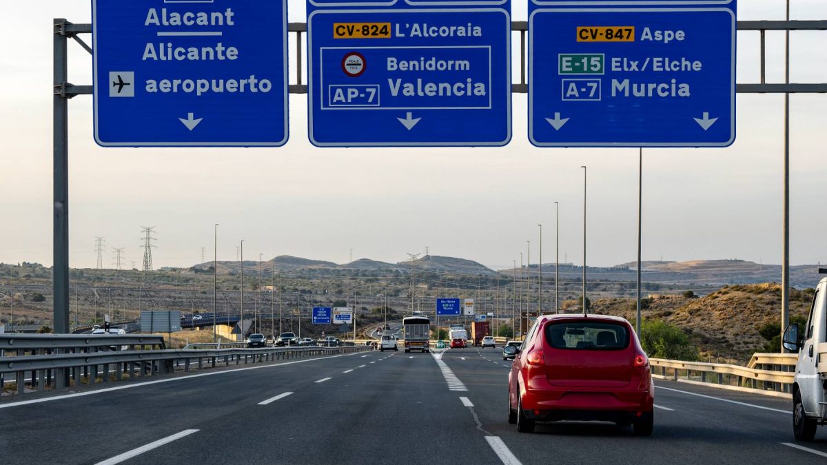 Este es el significado de la letra E en los carteles de las autovías ...