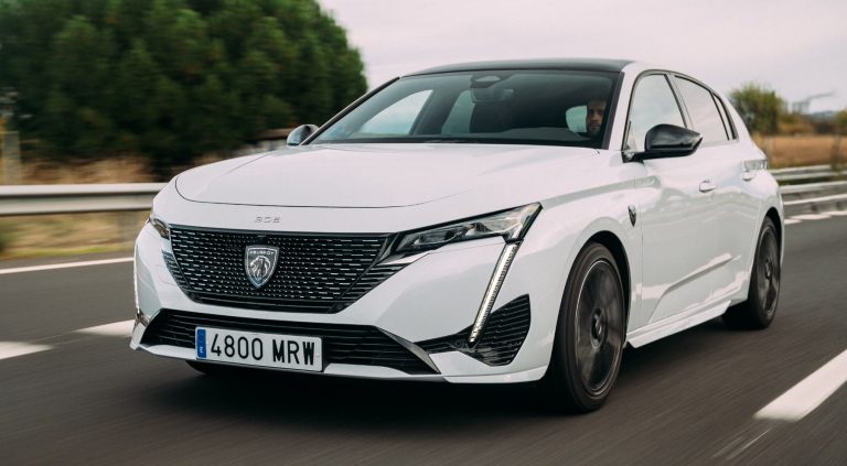 Los Peugeot 308 y 408 reciben la versión más racional de sus gamas
