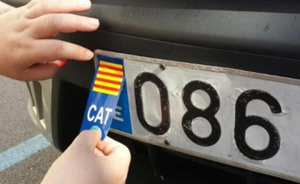 Cambia esto en la matrícula de su coche, recibe una multa y no se lo ...