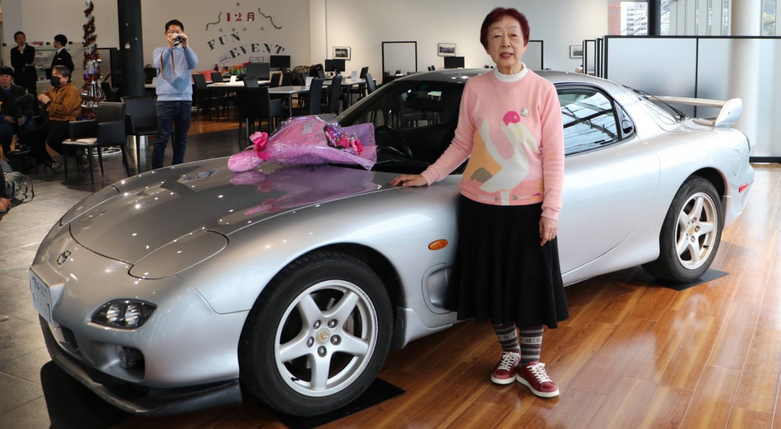 Una mujer de 80 años deja de conducir y vende su Mazda RX-7: el ...