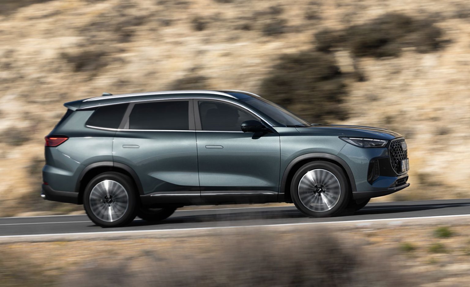 Nuevo Ebro S800: precio, medidas, motor, interior, maletero y primer contacto