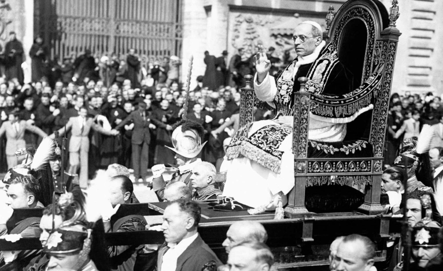 El coche del papa: un recorrido por la historia del papamóvil