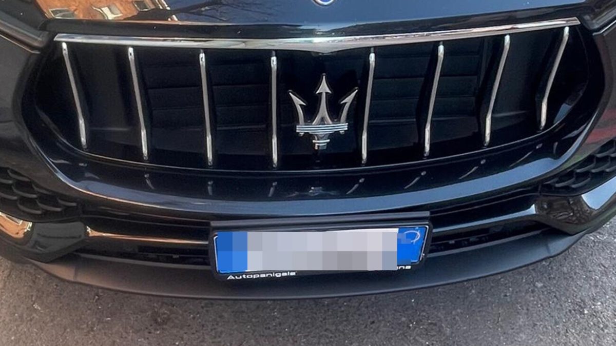 ¿Qué significa este símbolo con forma de tridente en la parrilla de ...