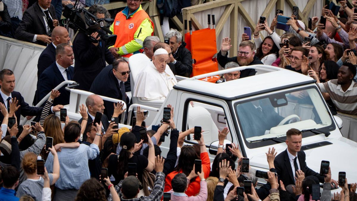 El coche del papa: un recorrido por la historia del papamóvil