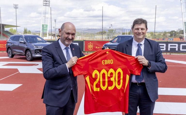 La marca de moda que se convierte en el coche oficial de la selección ...