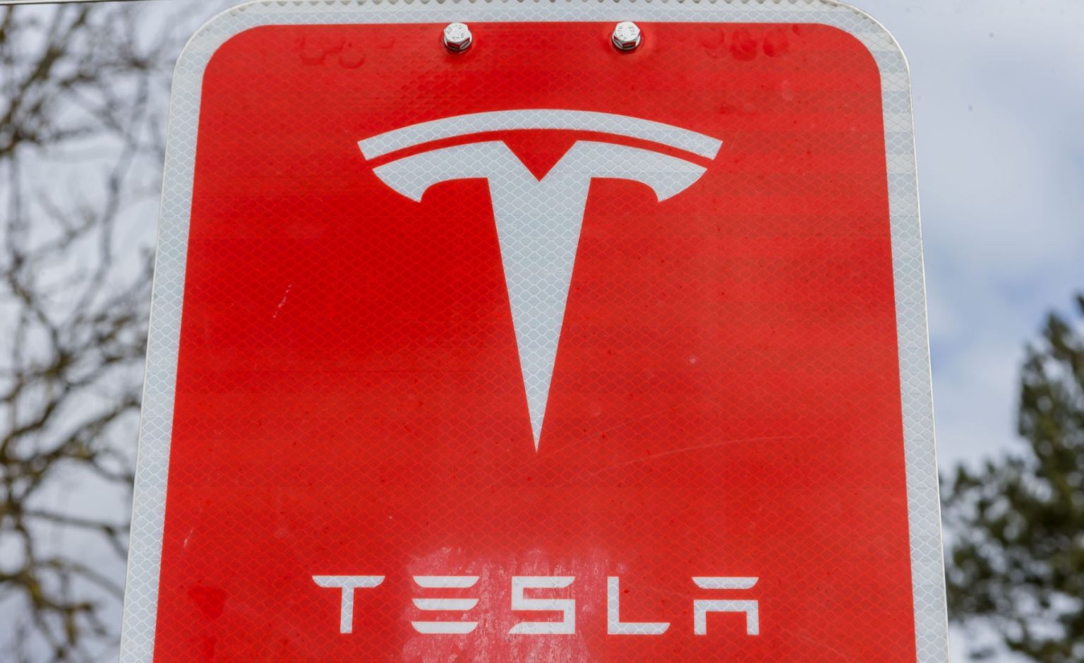 El código oculto en el logo de Tesla: ¿es una T o algo más?