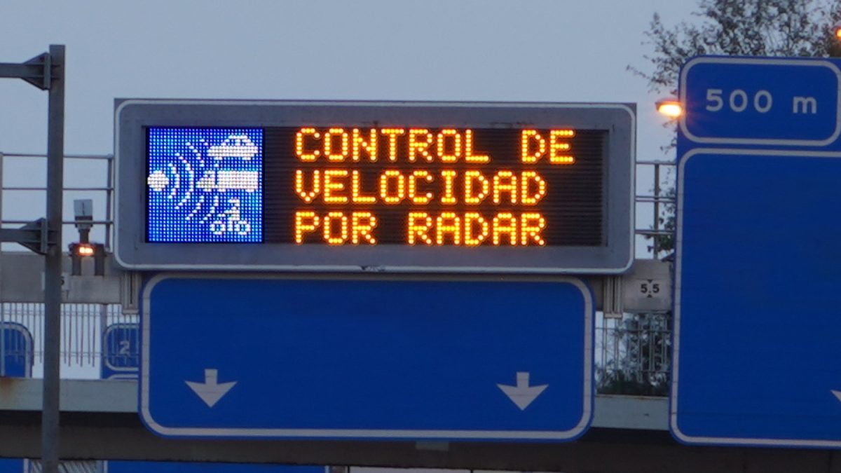 Todos los radares de la DGT en España en 2025: multas de hasta 600 euros y seis puntos menos en ...
