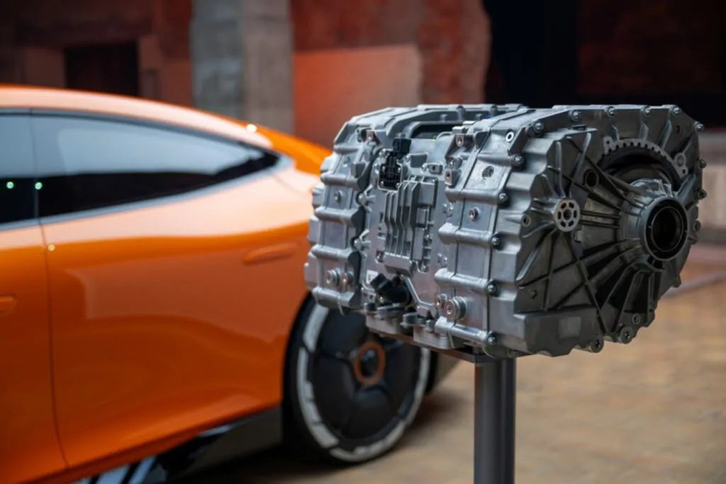 Este motor de peso pluma tiene más potencia que la mayoría de los ...