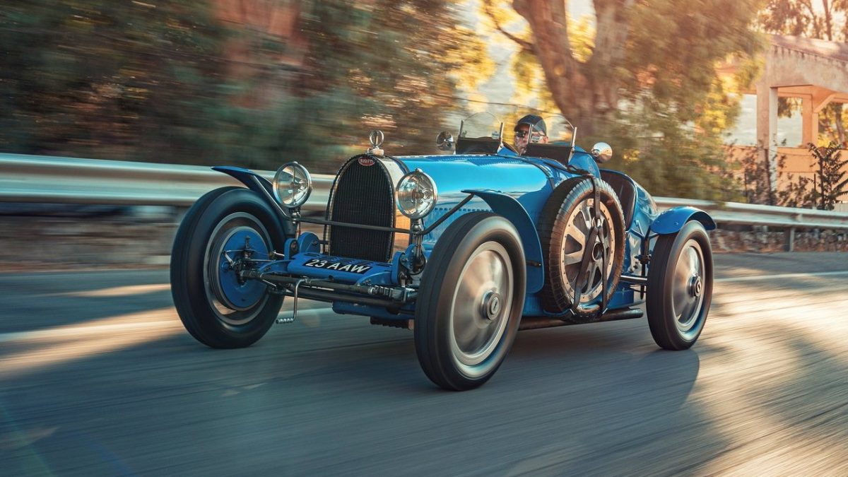 ¿Cuál fue el primer coche con llantas de aleación?